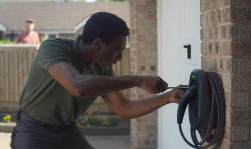 手紙や荷物を送ることがさらに簡単に。イギリスロイヤルメールのCM「Send it Your Way」 | mifdesign_antenna